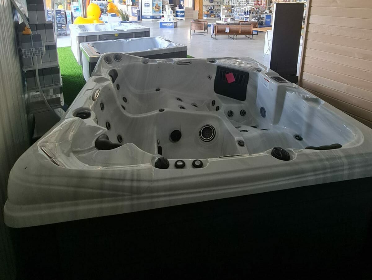 UNIVERS PISCINE - Revendeur SPA WPI